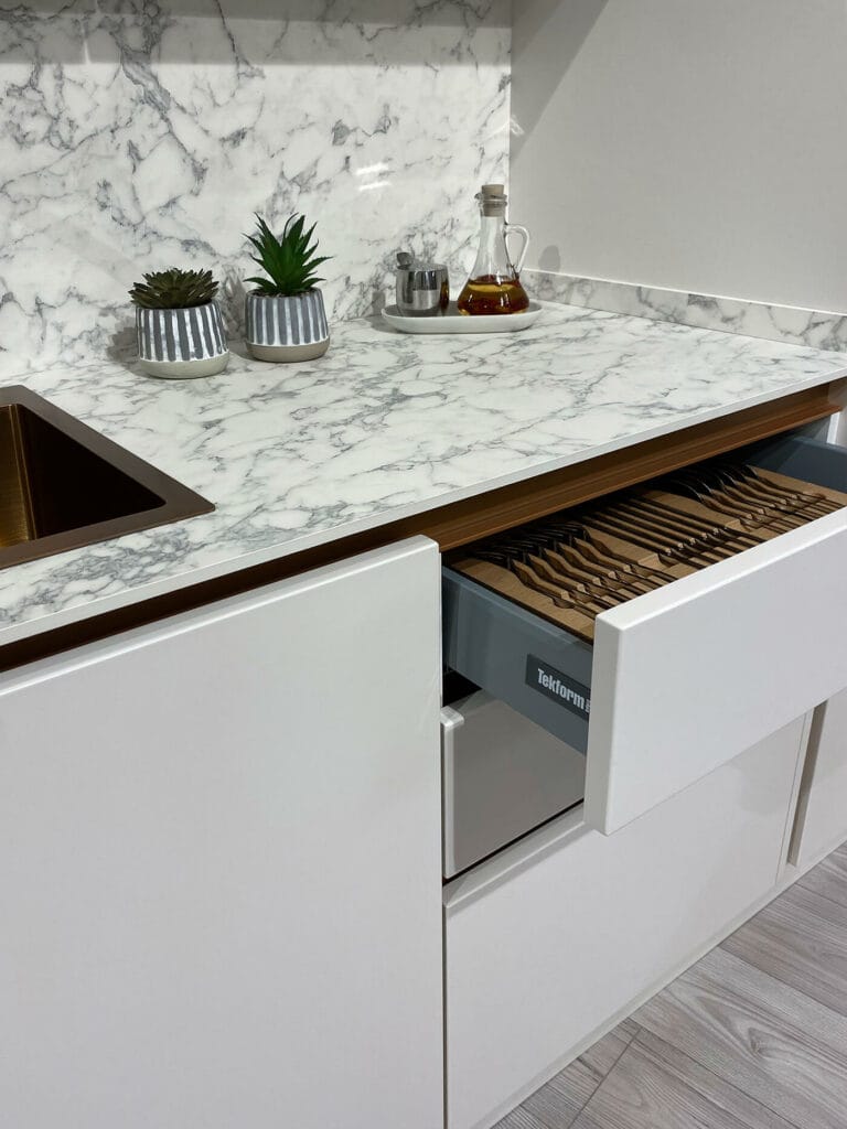 Kitchen with Gola profiles – NIKO GROUP