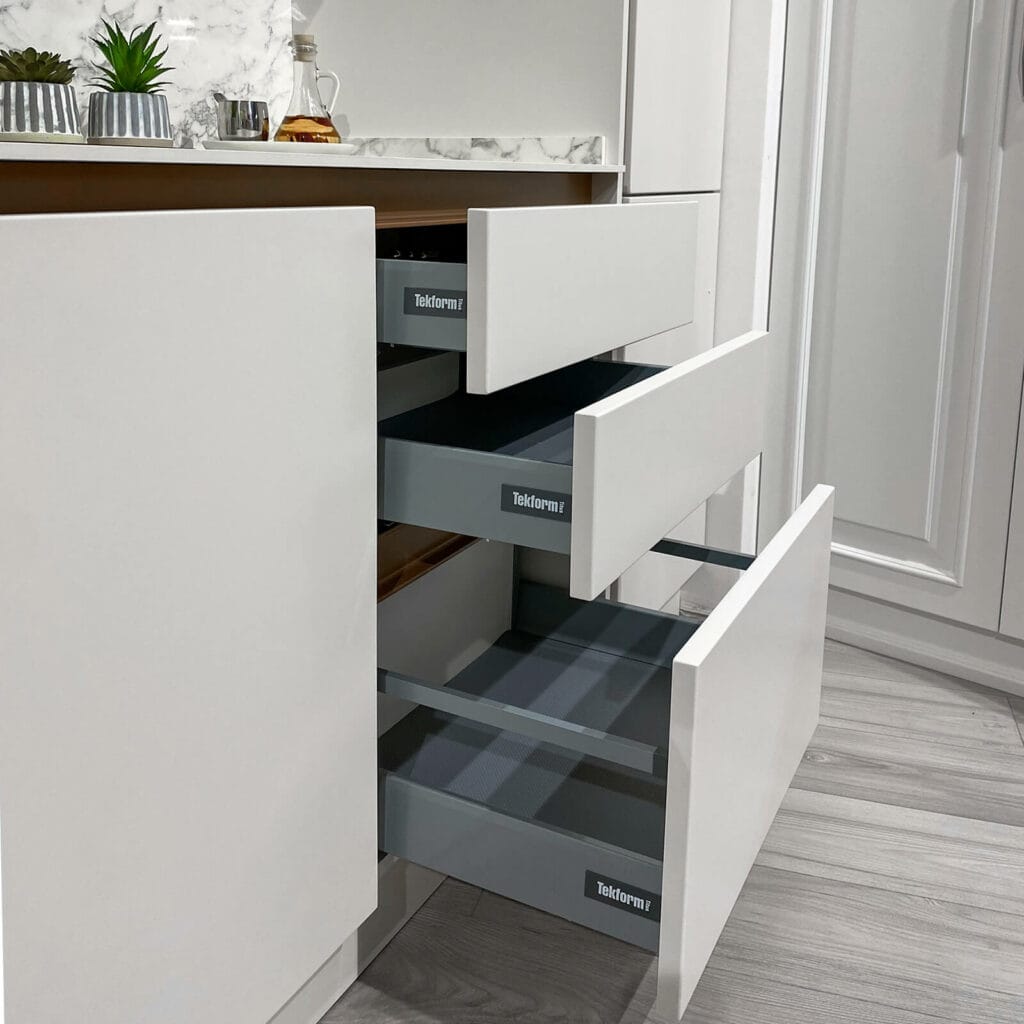 Kitchen with Gola profiles – NIKO GROUP
